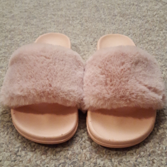Mad Love | Shoes | Nwot Pink Fluffy Slides | Poshmark